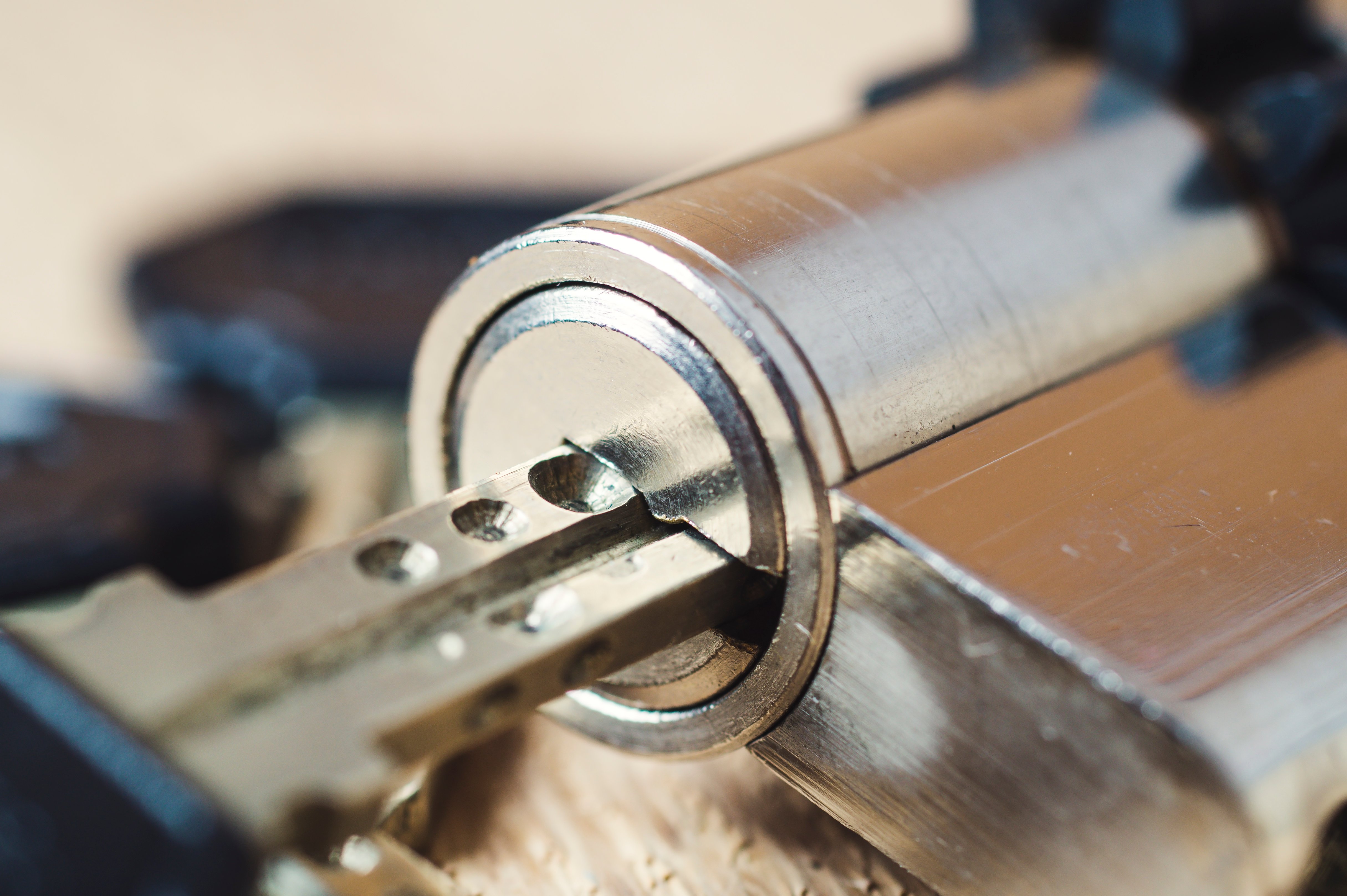 What are the benefits of electronic key control?